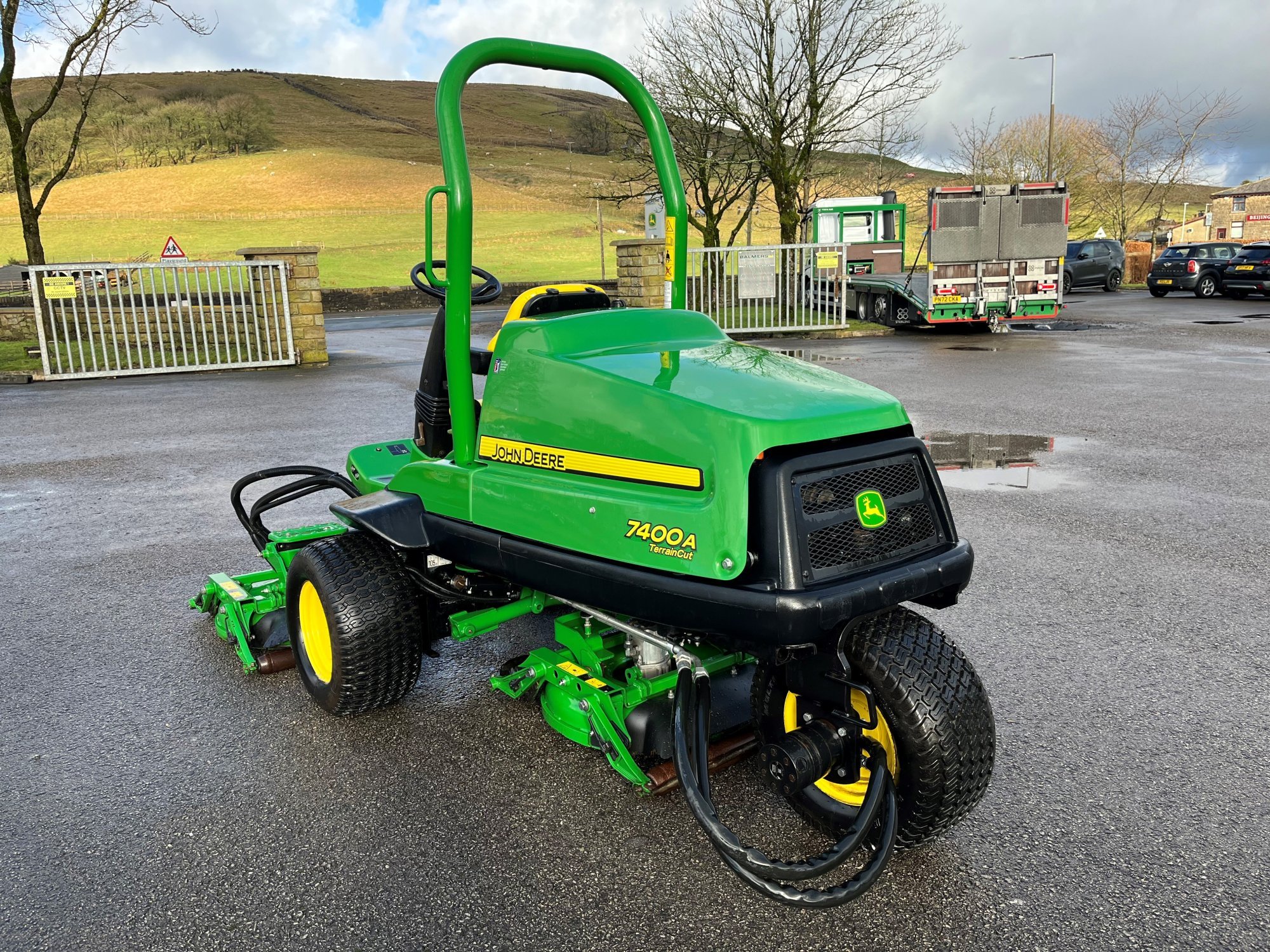 John Deere 7400A Surrounds Mower
